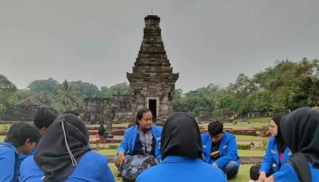 Perbedaan di Candi Jawa Tengah dan Jawa Timur – Bicara Blitar