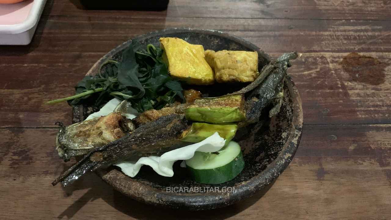 Warung Soto Lamongan di Garum Blitar jadi buruan warga karena harga ...