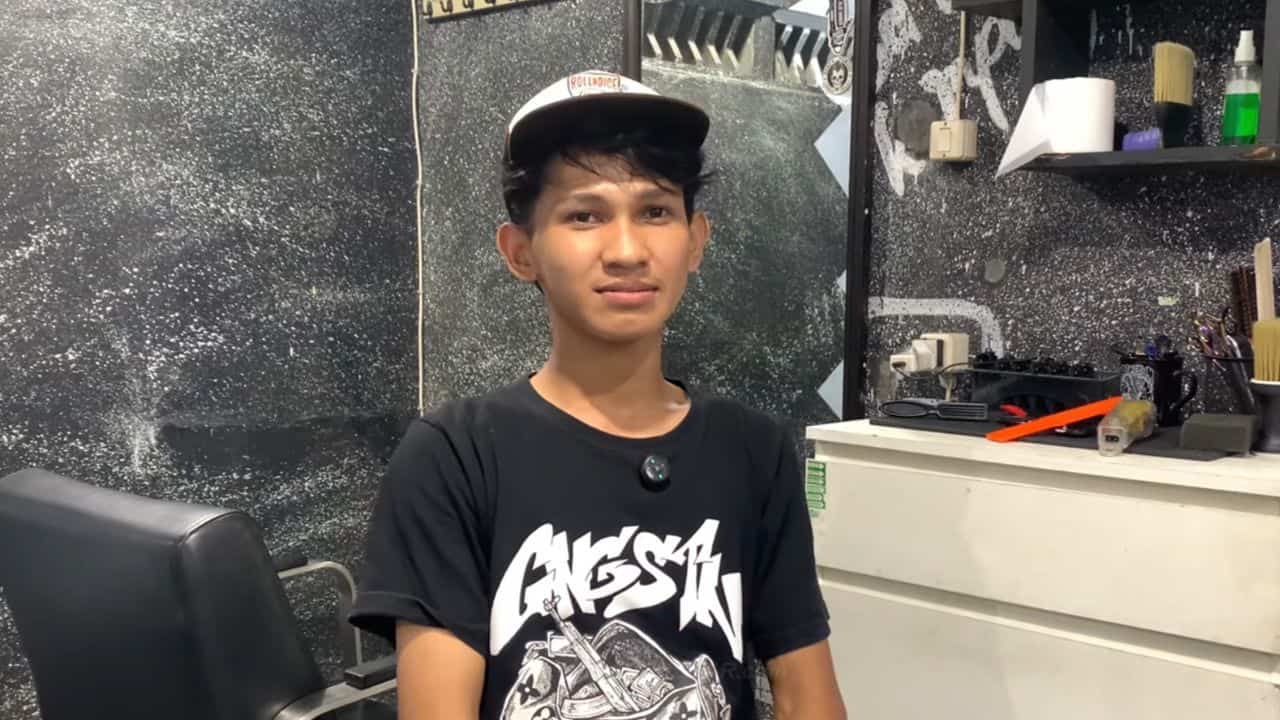 Pegang gunting sejak SMP, cerita capster asah mental dan kemandirian di ...